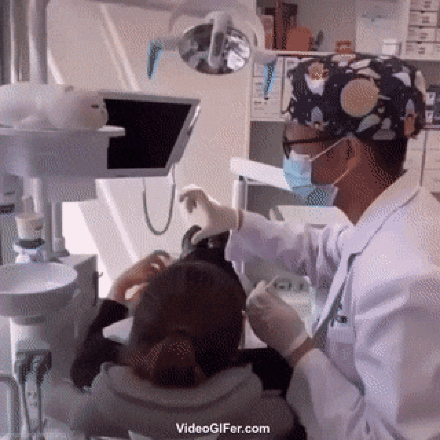 How to Save GIFs on iPhone in 2022: iPhone GIF Download 101